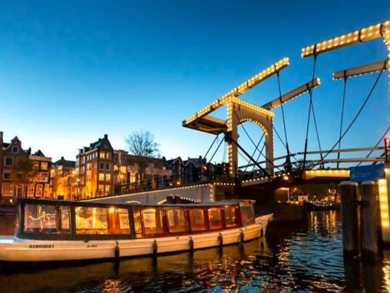 Grachtenfahrt Amsterdam: die schönsten und günstigsten Bootsfahrten